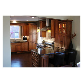 Traditional Raised Panel Kitchen - Traditional - Kitchen - Detroit - by ...