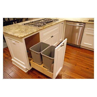 Trash Pull-Out in Kitchen Peninsula - Craftsman - Kitchen - Los Angeles ...
