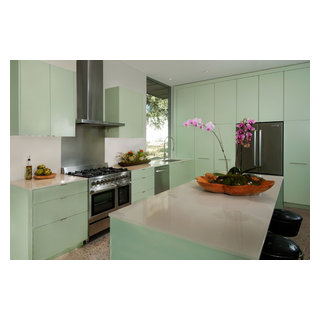 Tree House - Midcentury - Kitchen - Austin - by Foursquare Builders | Houzz