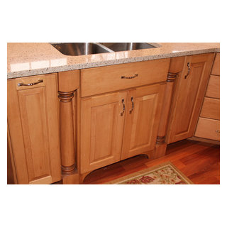 Turtle Bay Remodel - Kitchen - Chicago - by Waverly Cabinet | Houzz