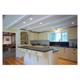 Two height counters on a kitchen island - Klassisch - Küche - Boston ...