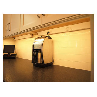 Under Cabinet Outlets - Traditional - Kitchen - Newark - by KraftMaster ...