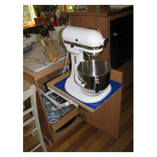 Unique base cabinet accessories for accessible use - Montagne - Cuisine ...