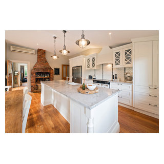 Utuhina Stream Villa - Traditional - Kitchen - Hamilton - by Marlene ...