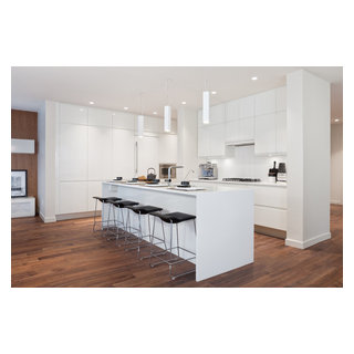 Vancouver West Side Kitchen: Clean White Modern Minimalism - Modern ...