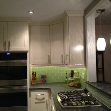 Vanilla Shaker Kitchen Cabinets - Photos & Ideas | Houzz