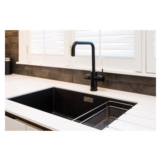 Villa addition - Contemporary - Kitchen - Auckland - by Royale Kitchens ...