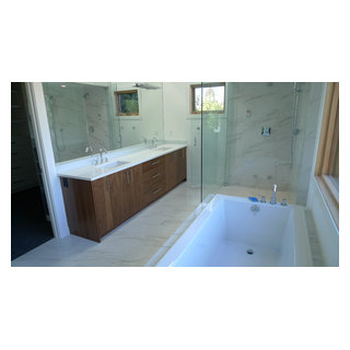 Wall/Glass Kitchen - Contemporary - Bathroom - Calgary - by Moda Kitchens & Cabinets Inc | Houzz