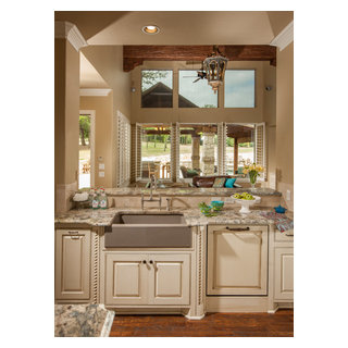 Warm Neutral Open Floor Plan - Traditional - Kitchen - Dallas - by ...