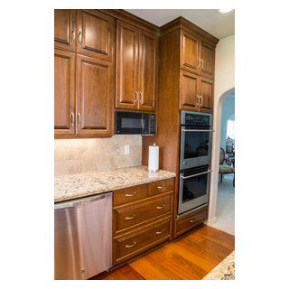 Warm Traditional Kitchen - Traditional - Kitchen - Sacramento - by ...