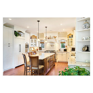 Waterfront Kitchen with Classic and Timeless Style - Traditional ...