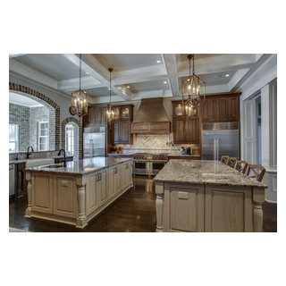 Wellborn Forest Cabinetry - Farmhouse - Kitchen - Chicago - by C&H ...