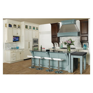Wellborn Forest Cabinetry - Transitional - Kitchen - Chicago - by C&H ...