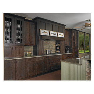 Wellborn Forest Cabinetry - Farmhouse - Kitchen - Chicago - by C&H ...