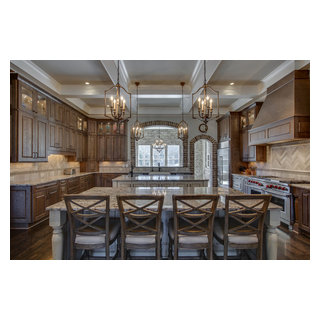 Wellborn Forest Cabinetry - Farmhouse - Kitchen - Chicago - by C&H ...