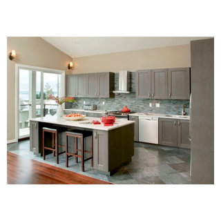 West Vancouver - A monochromatic gray kitchen - Contemporain - Cuisine ...