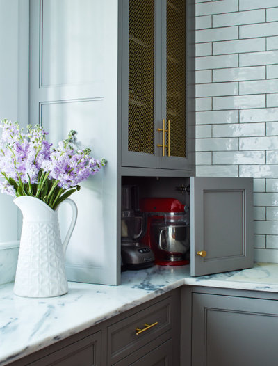 Kitchen of the Week: Bright, Elegant and Party-Friendly