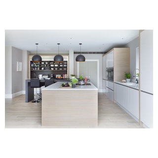 Weybridge - Contemporary - Kitchen - Surrey - by Tulip | Houzz