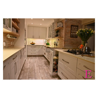 White & Neutral Shaker Style Kitchen - Skandinavisch - Küche - Sonstige ...