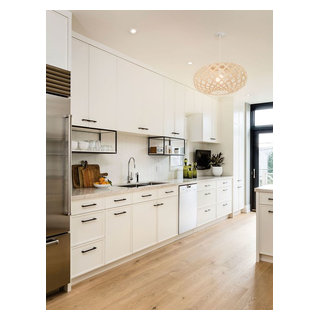 White Contemporary Kitchen by Sub- Zero Wolf - Contemporary - Kitchen ...