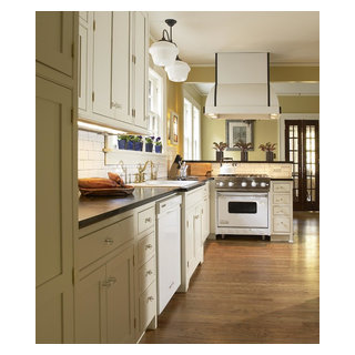 White enamel Viking range - Traditional - Kitchen - Atlanta - by Pittam ...