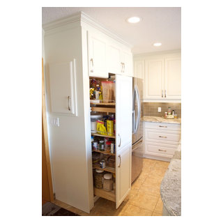 White Kitchen - Traditional - Kitchen - Calgary - by Muskoka Interiors ...