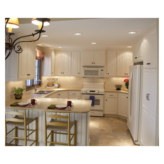 White Kitchen - Transitional - Kitchen - Milwaukee - by Wade Design ...