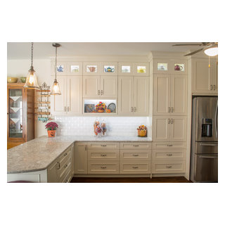 White Kitchen With Verona Door - Classique - Cuisine - Philadelphie ...