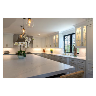 White Modern Kitchen with Compac Quartz Counters and Island - Moderno ...