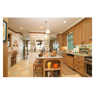 Williamsburg Arts & Craft Kitchen with Qtr Sawn Oak - Craftsman ...