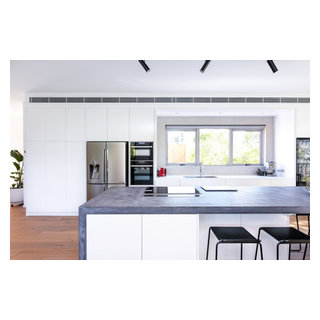 White Industrial Kitchen with Concrete Island Benchtops - Moderne ...