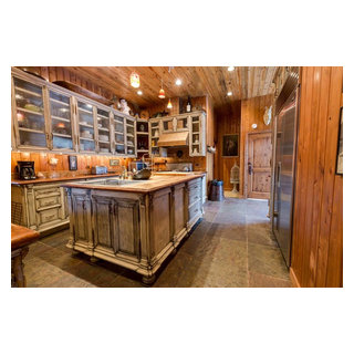 Yellowstone Mansion - Rustic - Kitchen - Other - by Coldwell Banker RCI ...