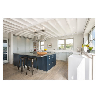 Zesty Zinc Shaker - Farmhouse - Kitchen - Devon - by Treyone | Houzz
