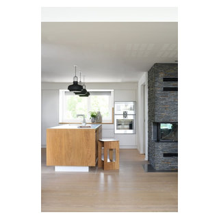 Køkken i massivt egetræ med runde fræsede greb - Modern - Kitchen ...