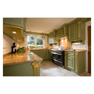 Grüne Landhausküche - Traditional - Kitchen - Other - by BAUR ...