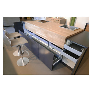 Musterküche LEICHT Basalt - Contemporary - Kitchen - Frankfurt - by ...