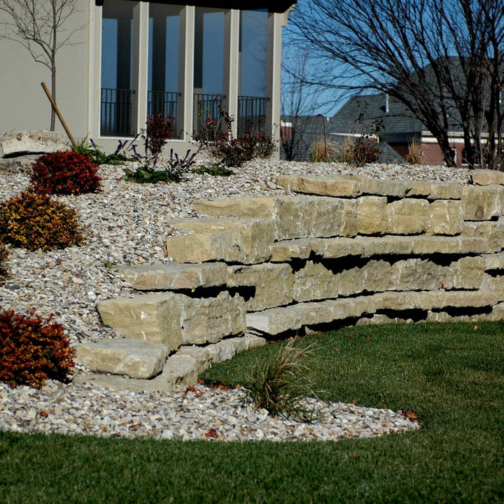 Limestone Retaining Wall - Photos & Ideas | Houzz