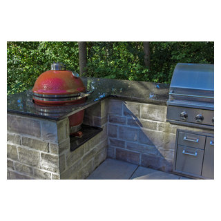 A Backyard Cook Out With A Spectacular View - Classique - Jardin ...