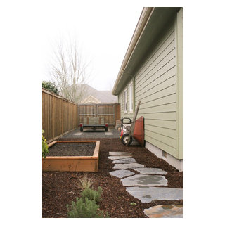 A hollywood driveway for trailer storage along the side of the home ...