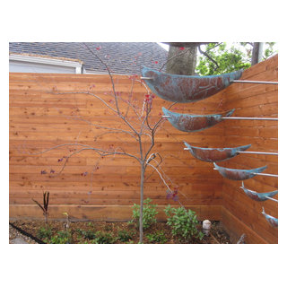 A wrap around garden with a fabulous water featurel! - Modern - Garten ...
