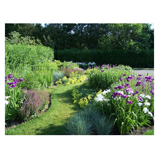 Bayside Compound - Beach Style - Landscape - New York - by Spaulding ...