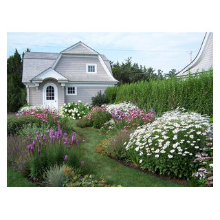 Bayside Compound - Beach Style - Landscape - New York - by Spaulding ...