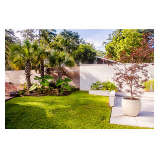 Betton Hills Pool and Privacy Wall - Modern - Landscape - by Workshop ...