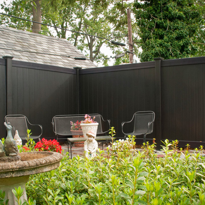 Staggered Horizontal Privacy Fence - Photos & Ideas | Houzz