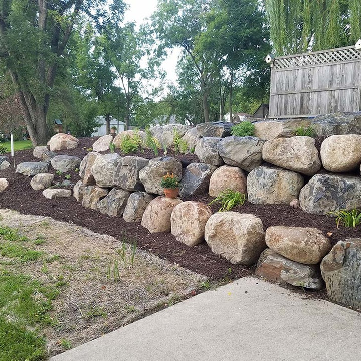 Boulder Retaining Wall - Photos & Ideas | Houzz