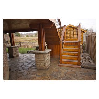 Cedar deck with cabana, interlocking and soft-landscaping - Moderne ...