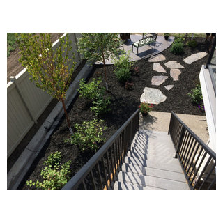 Chestermere Small Backyard - 庭 - カルガリー - Twisted Rock Terrascape ...