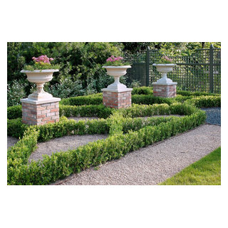 Classic Estate Garden - Traditional - Landscape - Houston - by Exterior ...