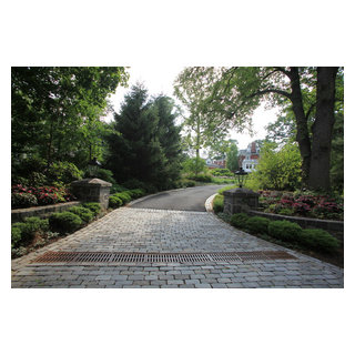 Cobblestone Entry with Stone Piers and Walls - Traditional - Landscape ...