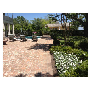 Compound on the beach! Family retreat..room for everyone! - Traditional ...